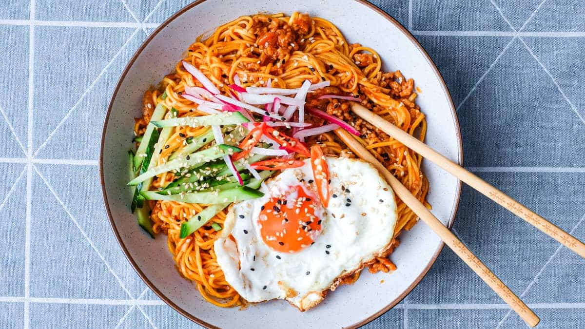 Korean Gochujang Noodles with Pork - Cook Eat World