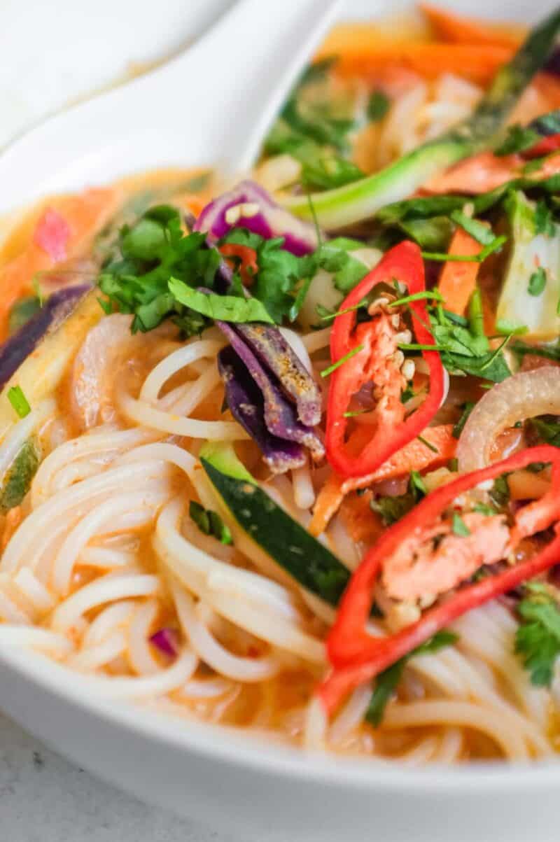 Thai Red Curry Noodles (Easy Vegetarian Recipe) - Cook Eat World