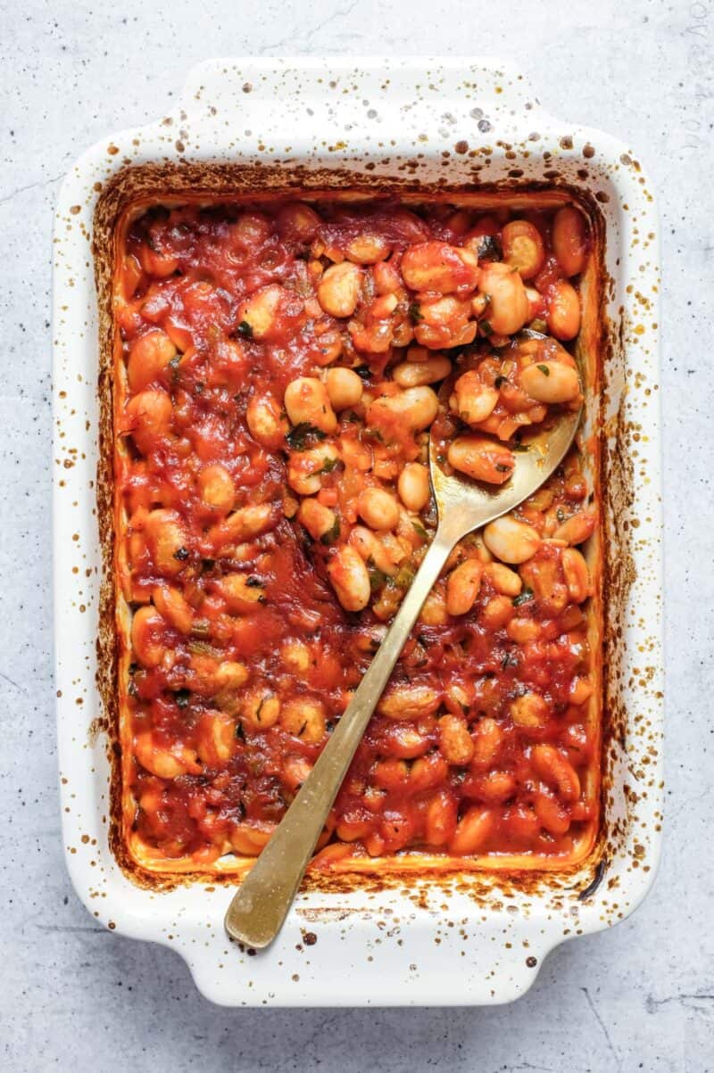 Gigantes Plaki (Quick & Easy Greek Beans in Tomato Sauce) - Cook Eat World